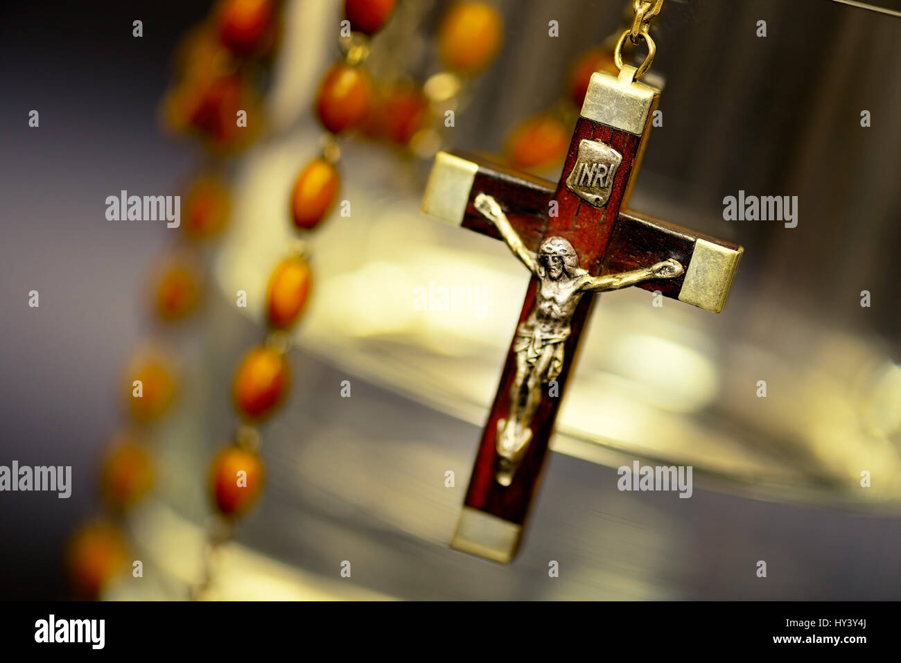 Wasserglas mit Kreuz, symbolische Foto Sterbehilfe, Wasserglas Mit ...