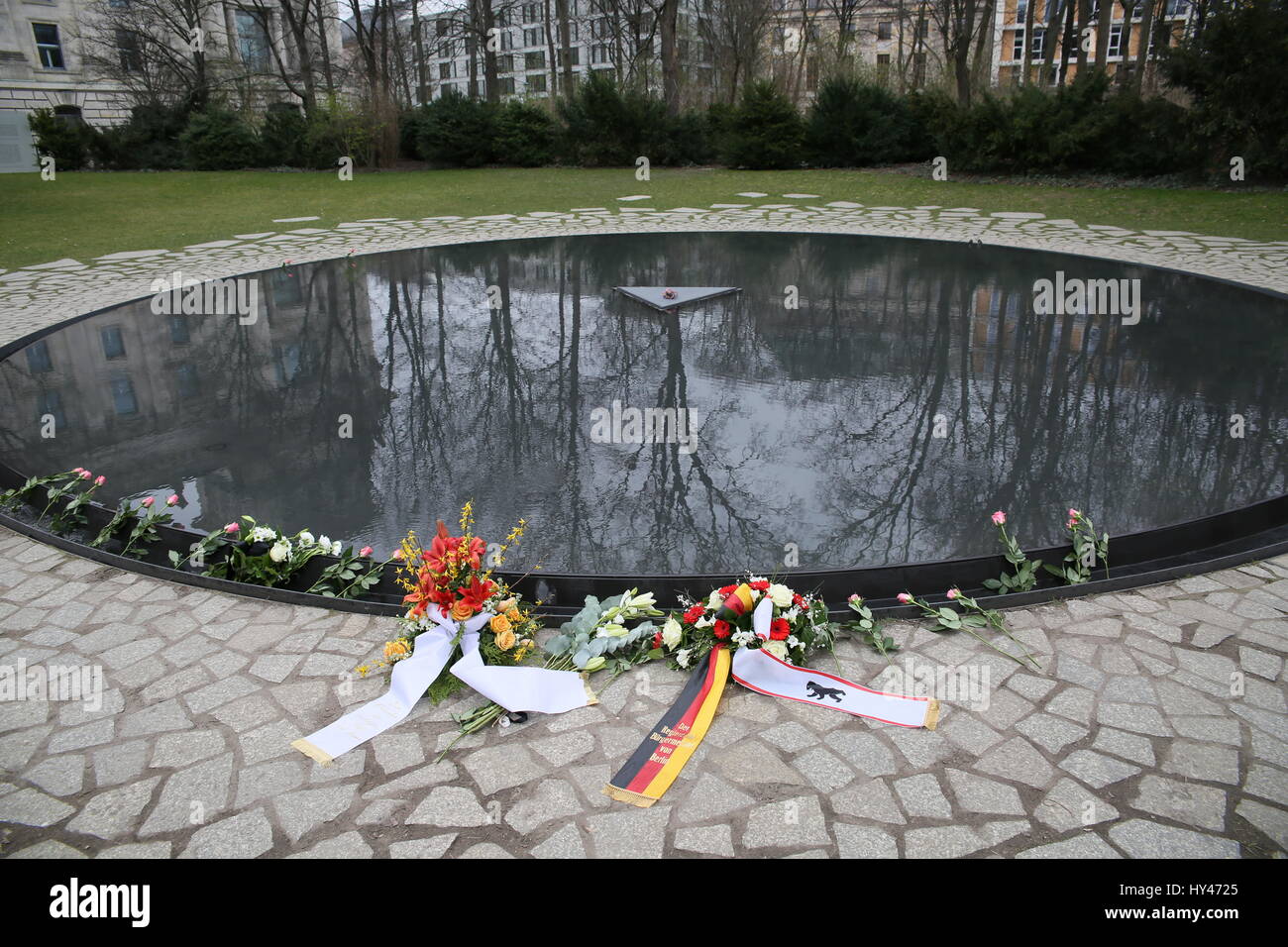 Sinti flagge -Fotos und -Bildmaterial in hoher Auflösung – Alamy