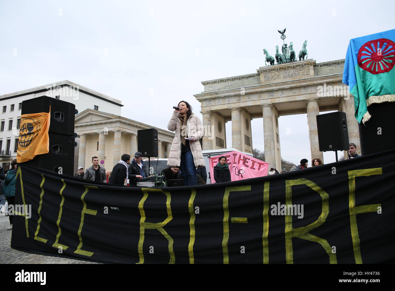 Sinti flagge -Fotos und -Bildmaterial in hoher Auflösung – Alamy