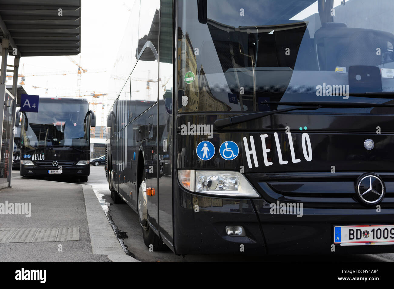 "Hellö" Langstrecken-Bus der österreichischen Bundesbahnen ÖBB am ...