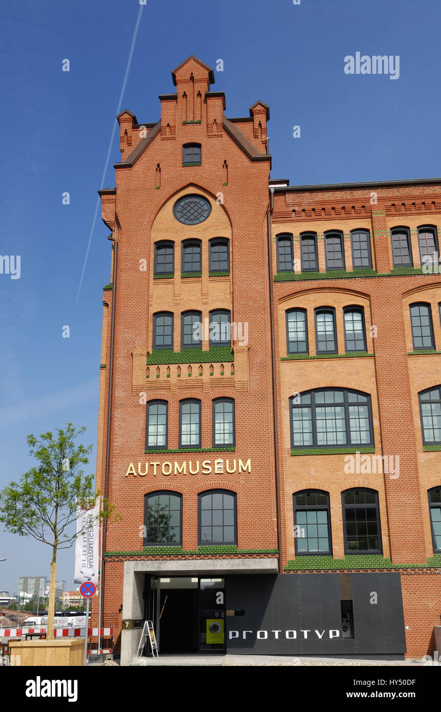 Automuseum Prototyp auf dem Platz Lohse im Hafen von Hamburg ...