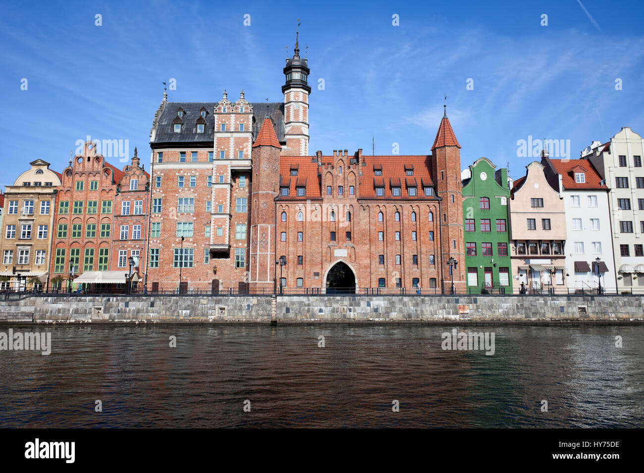 Polen, Danzig, Skyline der Altstadt mit Chlebnicka Tor in der mittleren ...