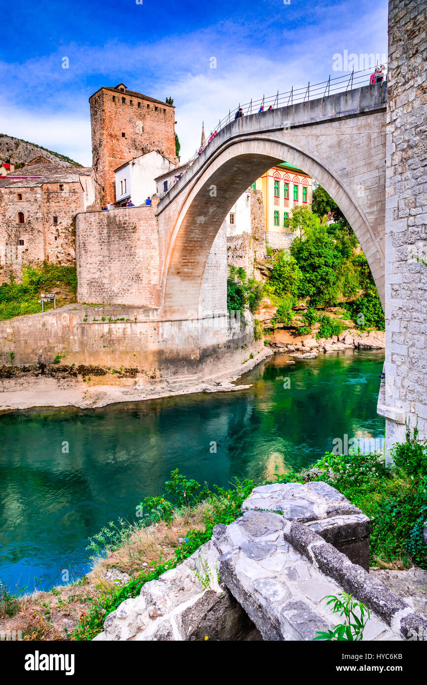 Mostar, Bosnien und Herzegowina. Morgensonne auf Nerteva Fluss und ...