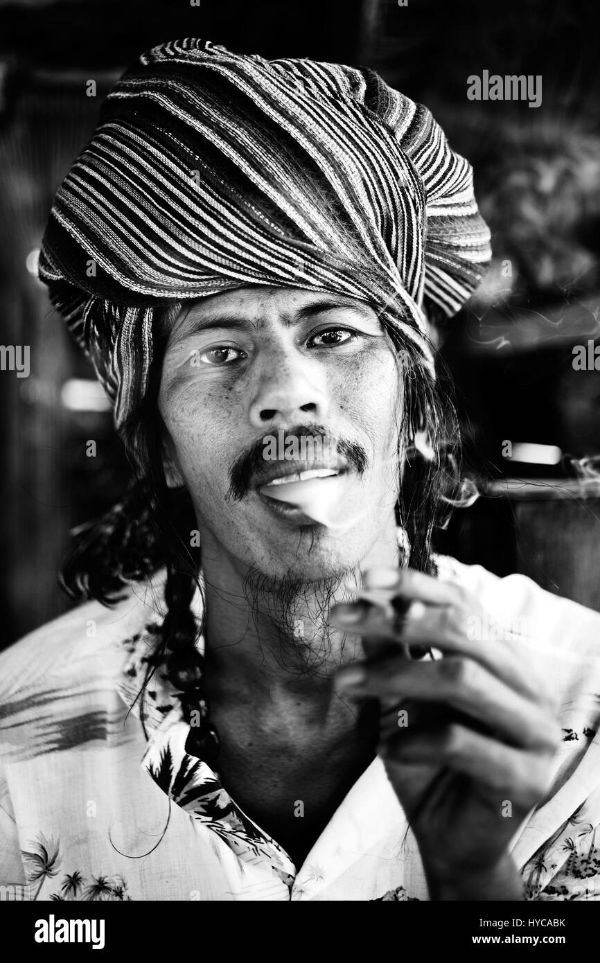 Turban rauchen -Fotos und -Bildmaterial in hoher Auflösung – Alamy