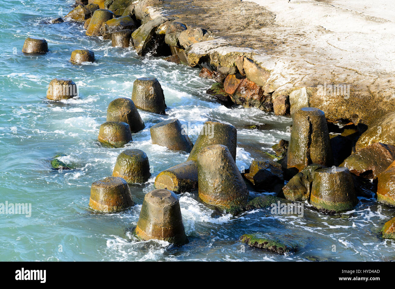 Zement wellenbrecher tetrapoden -Fotos und -Bildmaterial in hoher Auflösung – Alamy