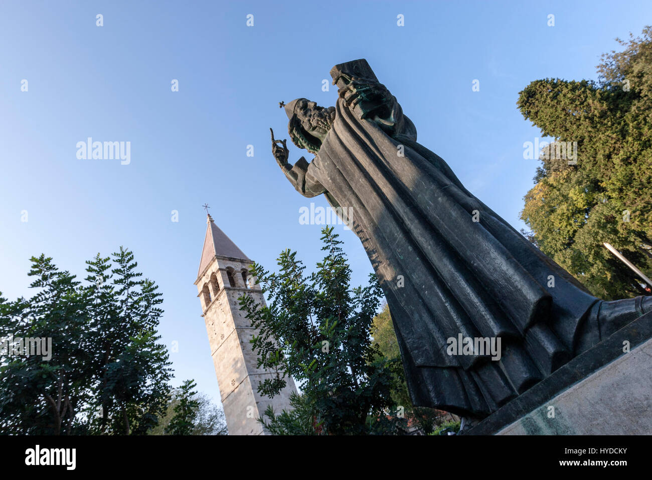 Ninski statue gespalten -Fotos und -Bildmaterial in hoher Auflösung – Alamy
