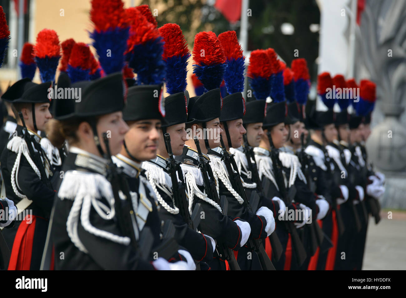Carabinieri Polizei in Kleid Uniformen stehen stramm im Center of ...