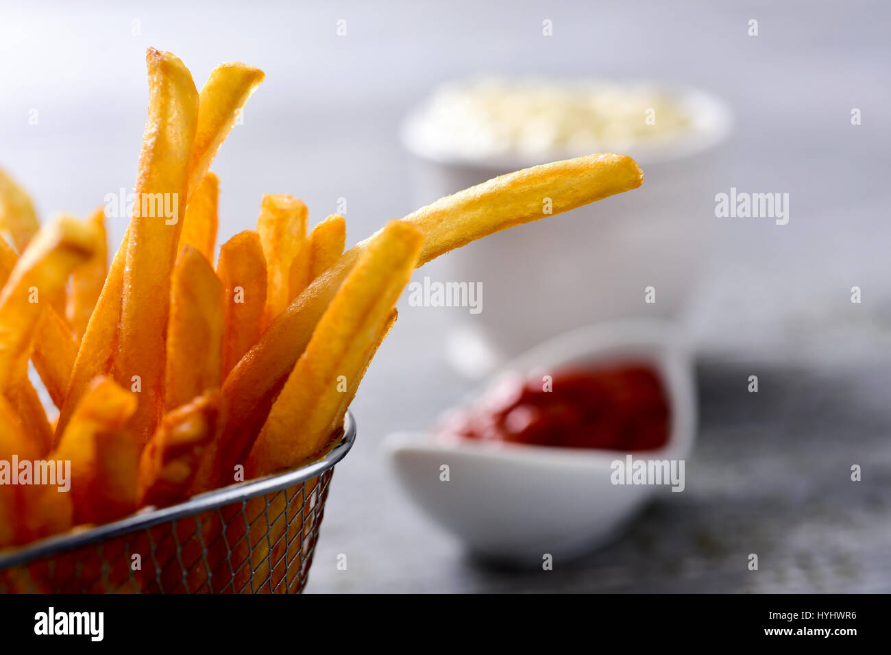 Pommes und mayo -Fotos und -Bildmaterial in hoher Auflösung – Alamy
