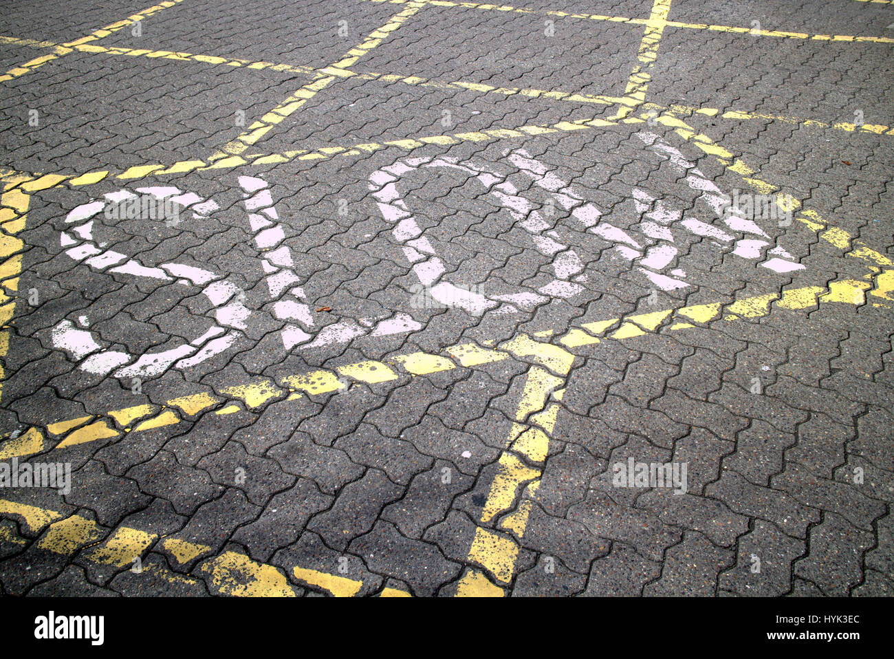 Verkehrszeichen horizontal -Fotos und -Bildmaterial in hoher Auflösung ...