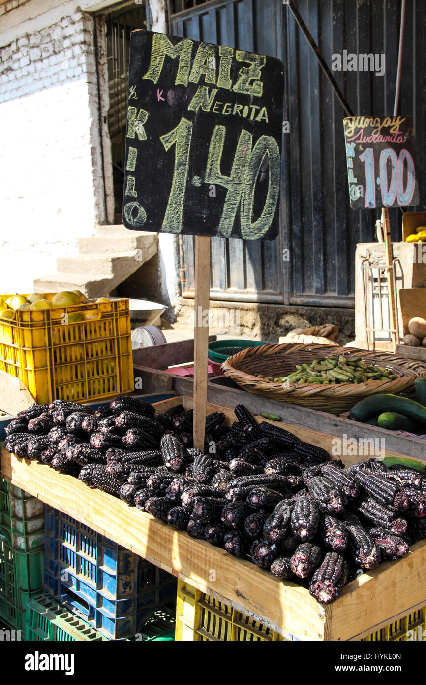 Chica morada -Fotos und -Bildmaterial in hoher Auflösung – Alamy