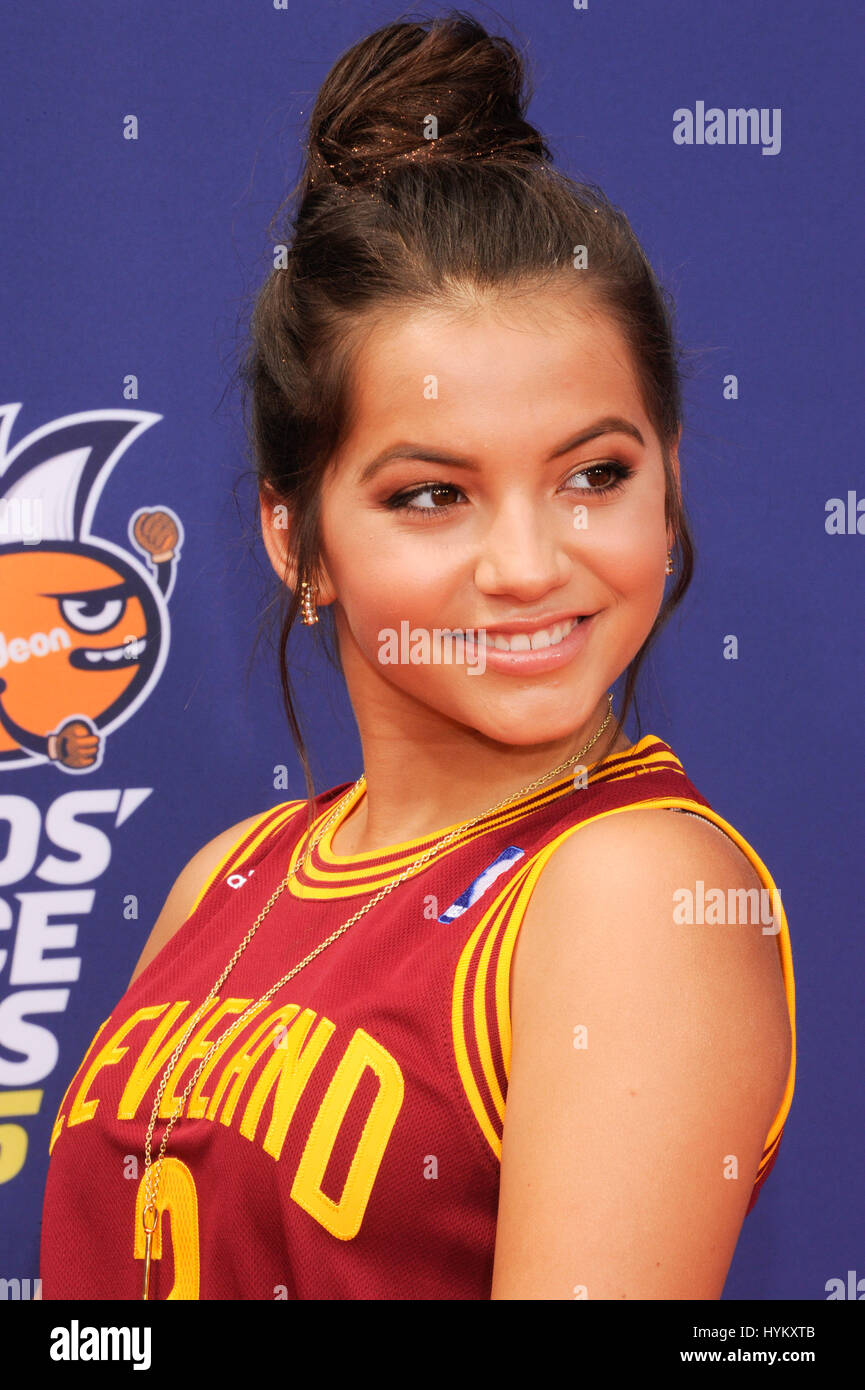 Isabela Moner besucht 2015 Nickelodeon Kids Choice Sports Awards an der ...