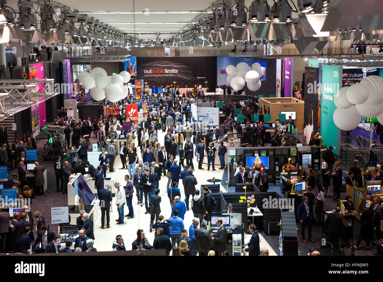 Besucher auf der Messe Cebit 2017 in Hannover Messe, Deutschland Stockfotografie - Alamy