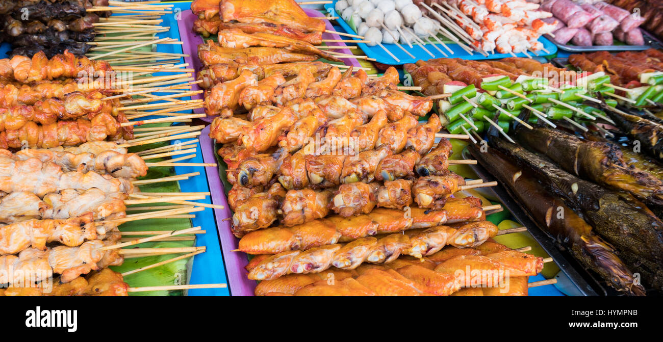 Street Food Stände, Fisch, gegrilltem Huhn, BBQ, Es gibt viele im Land ...