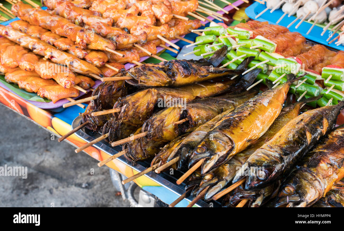 Street Food Stände, Fisch, gegrilltem Huhn, BBQ, Es gibt viele im Land ...
