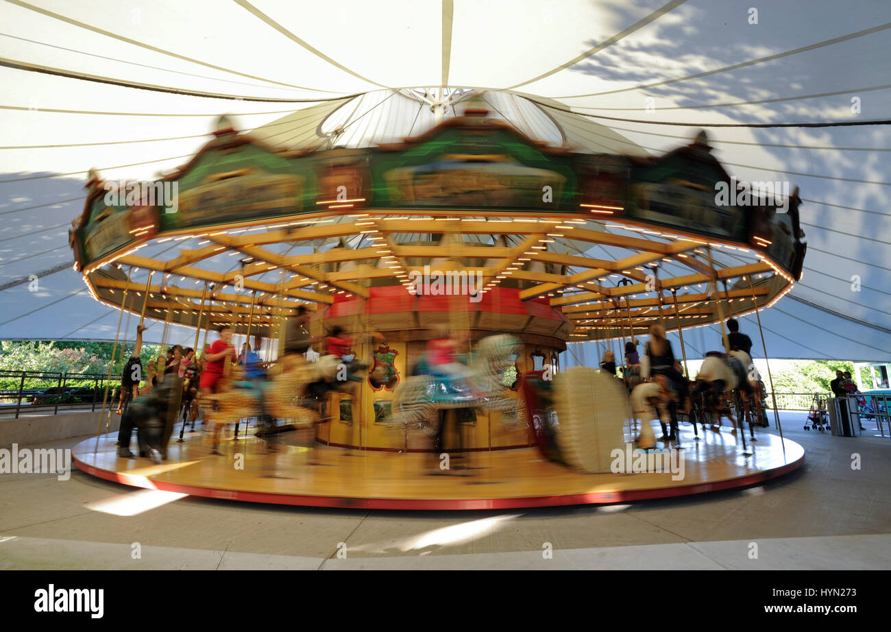 Zoo Carousel Stockfotos & Zoo Carousel Bilder - Alamy
