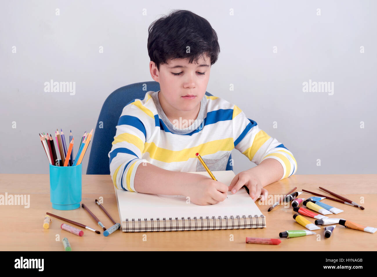 Malfarben zeichnen -Fotos und -Bildmaterial in hoher Auflösung – Alamy