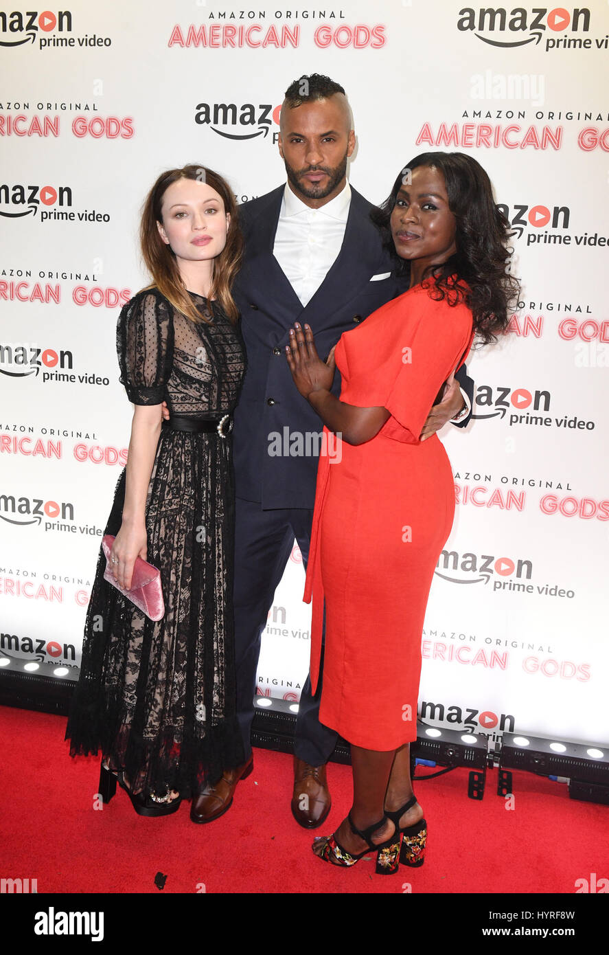 (links nach rechts) Emily Browning, Ricky Whittle und Yetide Badaki ...