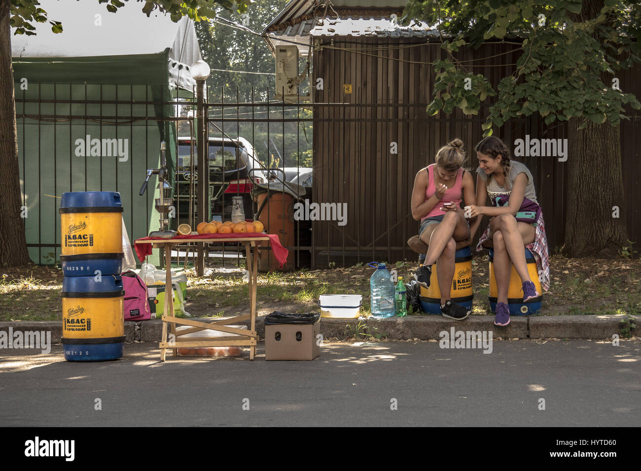 Kalte getränke kaufen -Fotos und -Bildmaterial in hoher Auflösung – Alamy