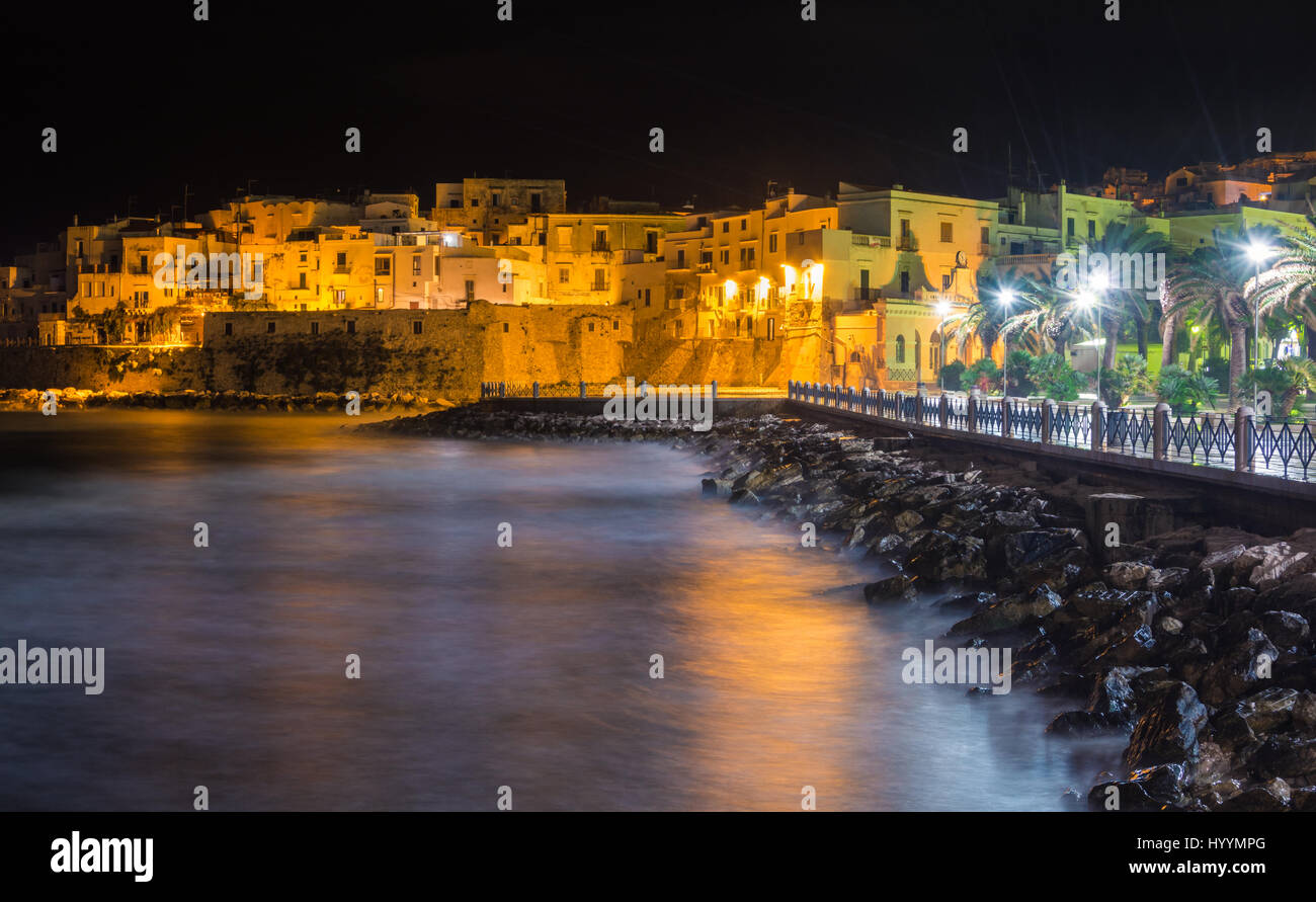 Street vieste puglia italy -Fotos und -Bildmaterial in hoher Auflösung ...