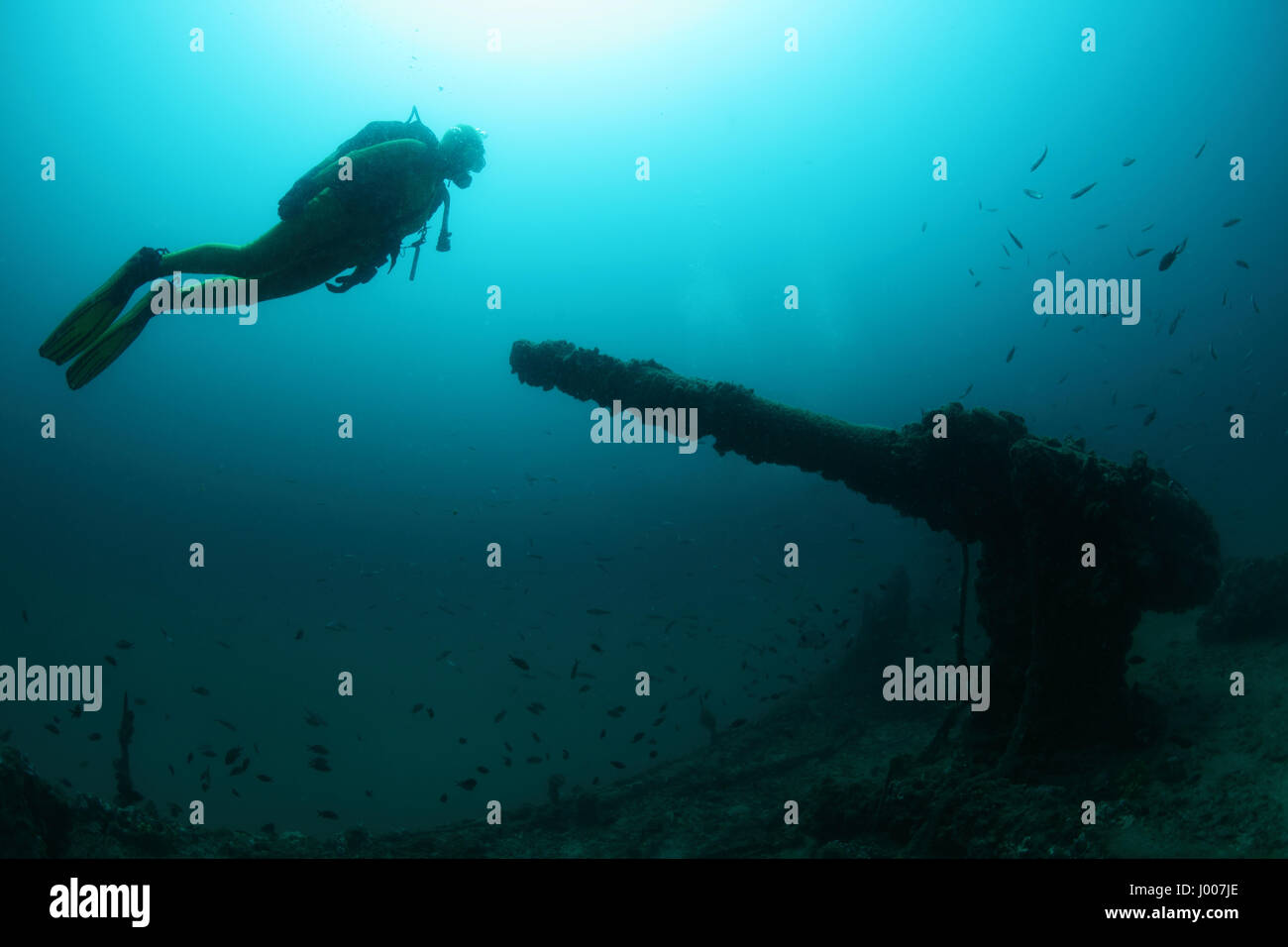 Schiffbruch des Torpedoboot Giuseppe Dezza und Taucher unter Wasser im ...