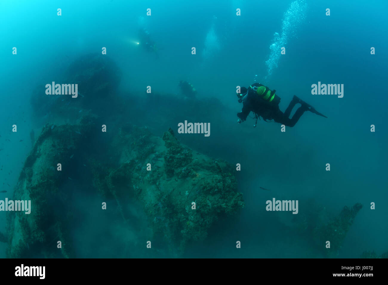 Schiffbruch des Torpedoboot Giuseppe Dezza und Taucher unter Wasser im ...