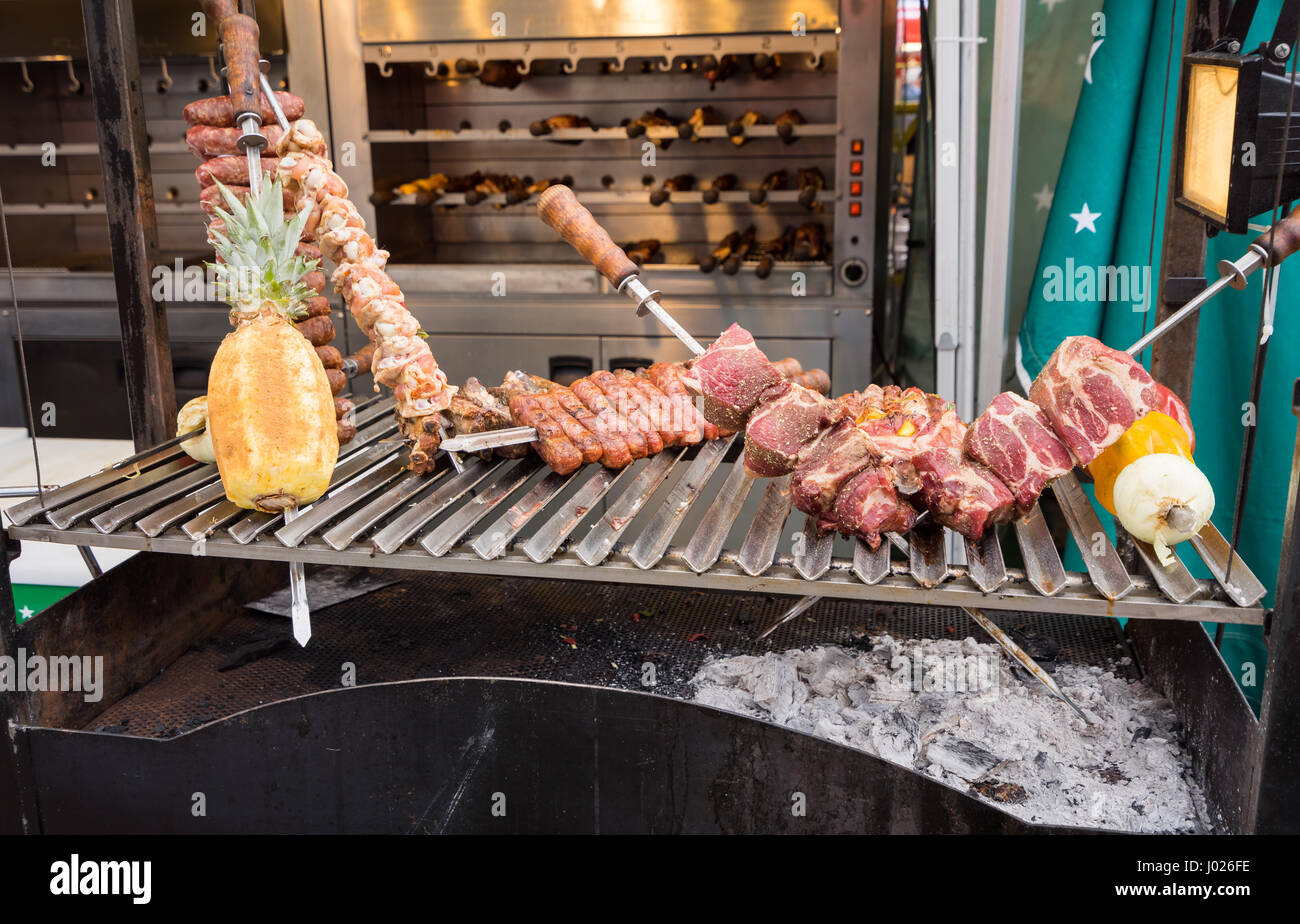 traditionellen Picanha - brasilianischen Stil Grill. Gesalzenem ...