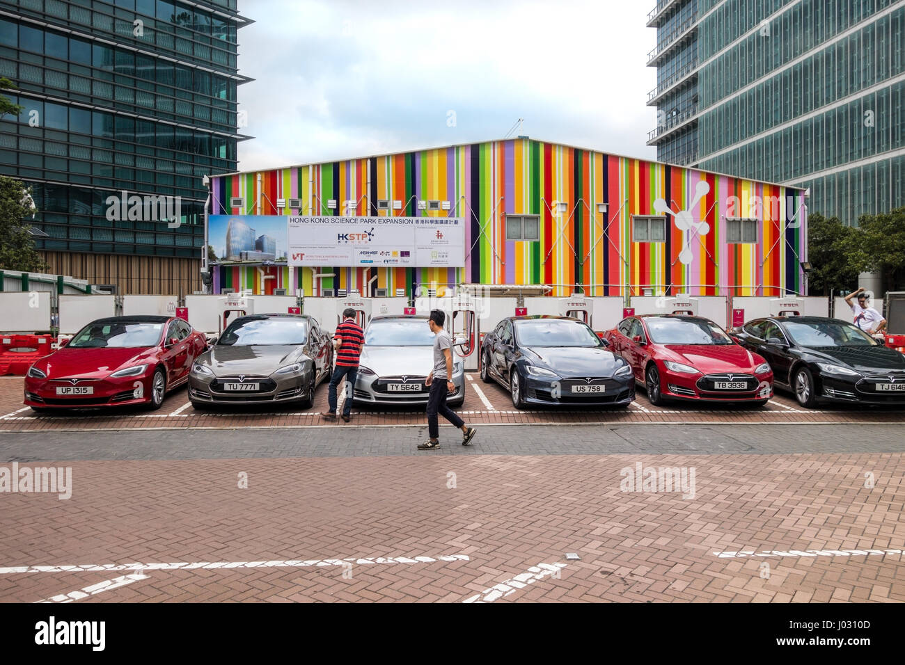 Tesla Elektro-Fahrzeug Supercharger (Ladestation) in Hong Kong ...