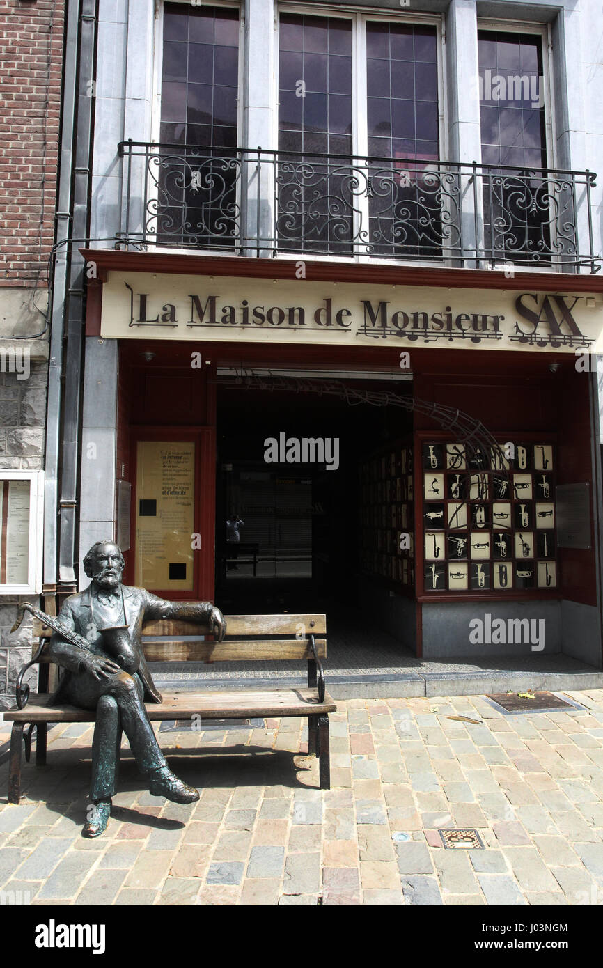Fassade des Museum für den Erfinder des Saxophons, Adolphe Sax in ...