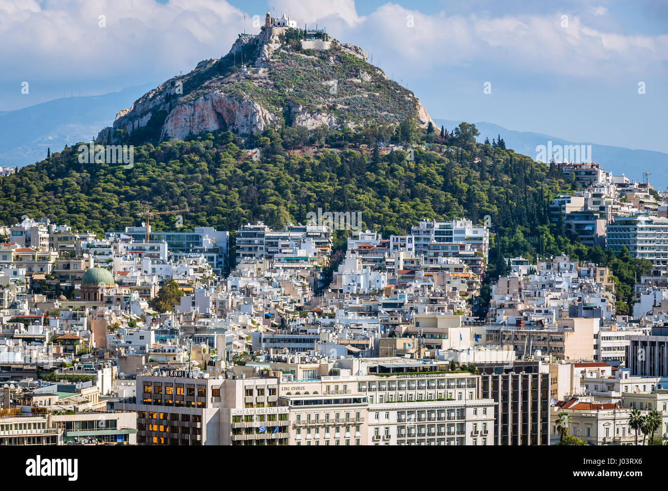 Luftbild von der Akropolis von Athen, Griechenland. Mount Lycabettus ...