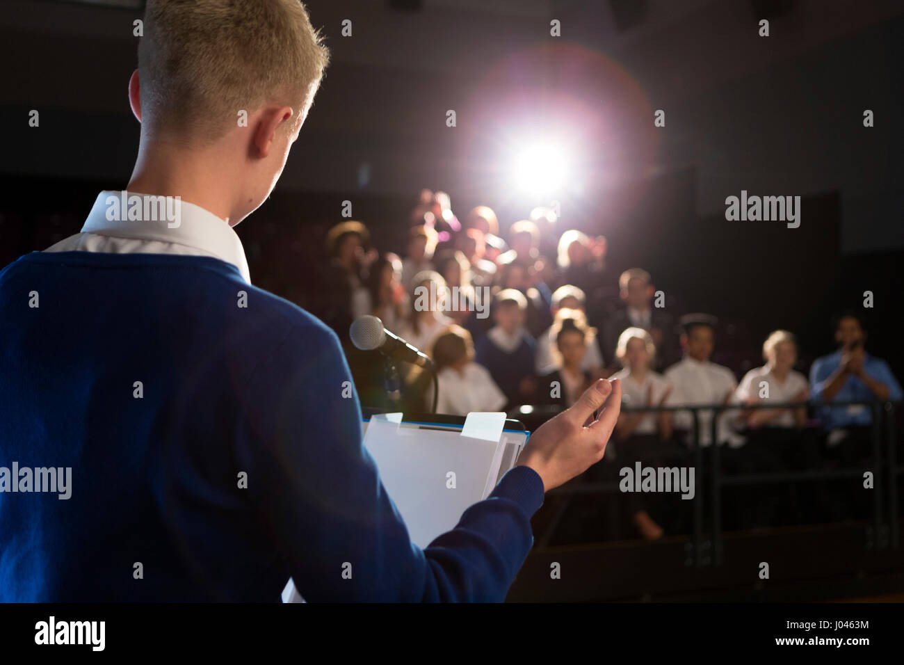 Mit der masse reden -Fotos und -Bildmaterial in hoher Auflösung – Alamy