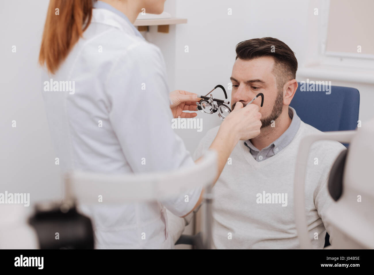 Augenoptiker sehkraft brille -Fotos und -Bildmaterial in hoher ...