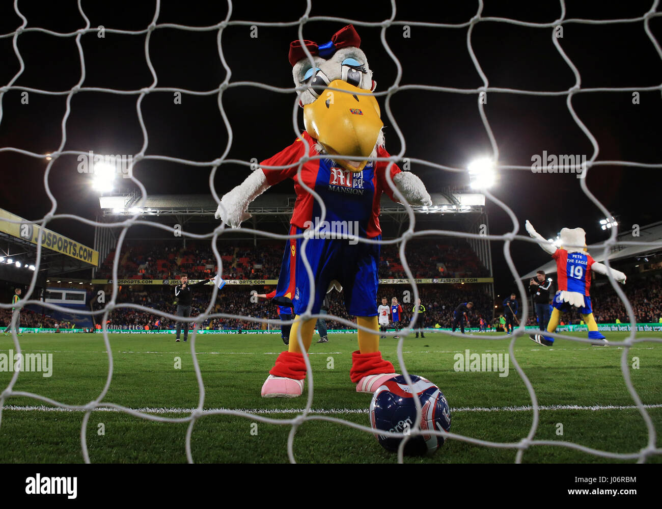 Crystal palace mascots -Fotos und -Bildmaterial in hoher Auflösung – Alamy