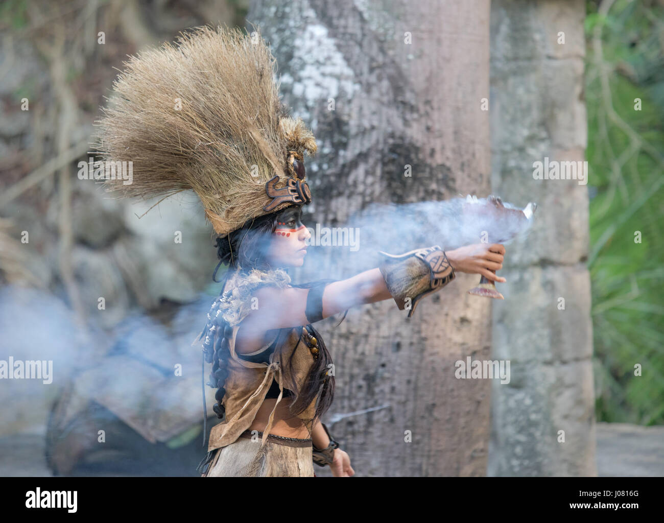 Frau in maya kleidung -Fotos und -Bildmaterial in hoher Auflösung – Alamy