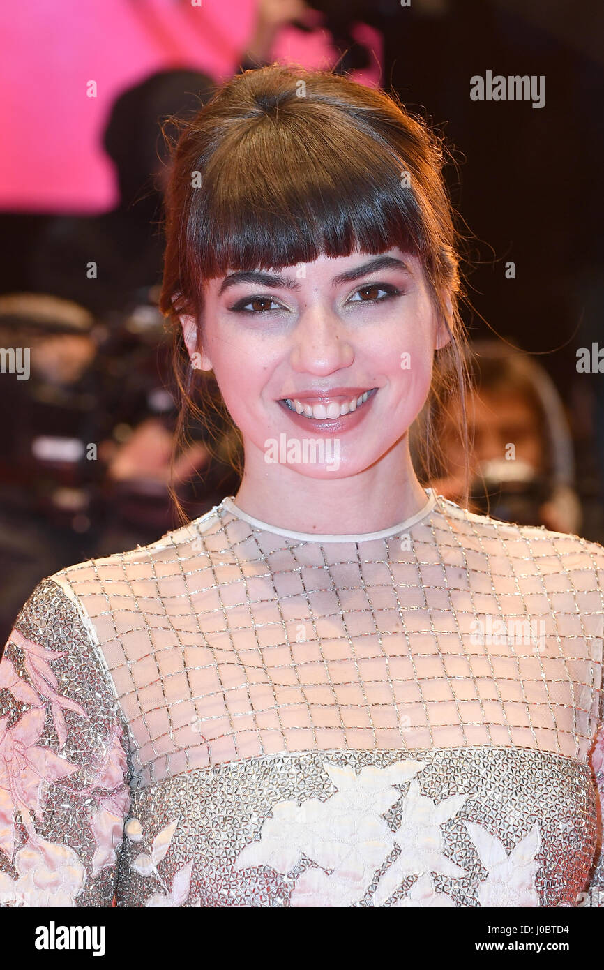 Bulgarische Schauspielerin Anjela Nedyalkova besucht die T2 ...