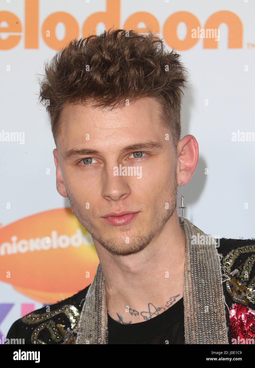 Nickelodeons 2017 kids choice awards arrivals machine gun kelly -Fotos ...