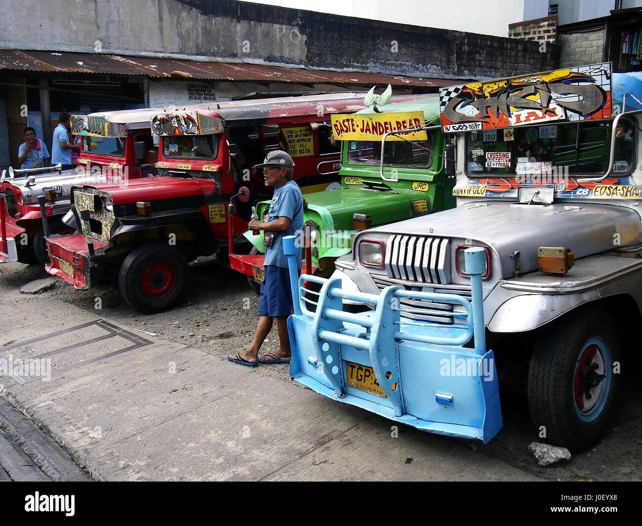 Jeepney terminal -Fotos und -Bildmaterial in hoher Auflösung – Alamy