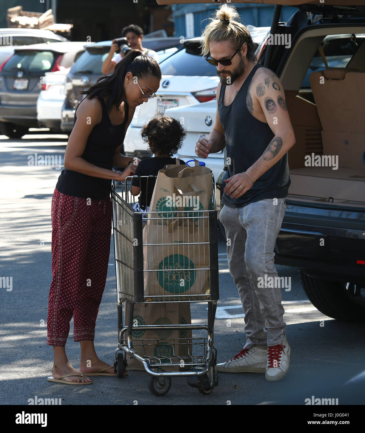 Zoe Saldana mit ihrem Mann Marco Perego-Saldana und ihren Sohn ...