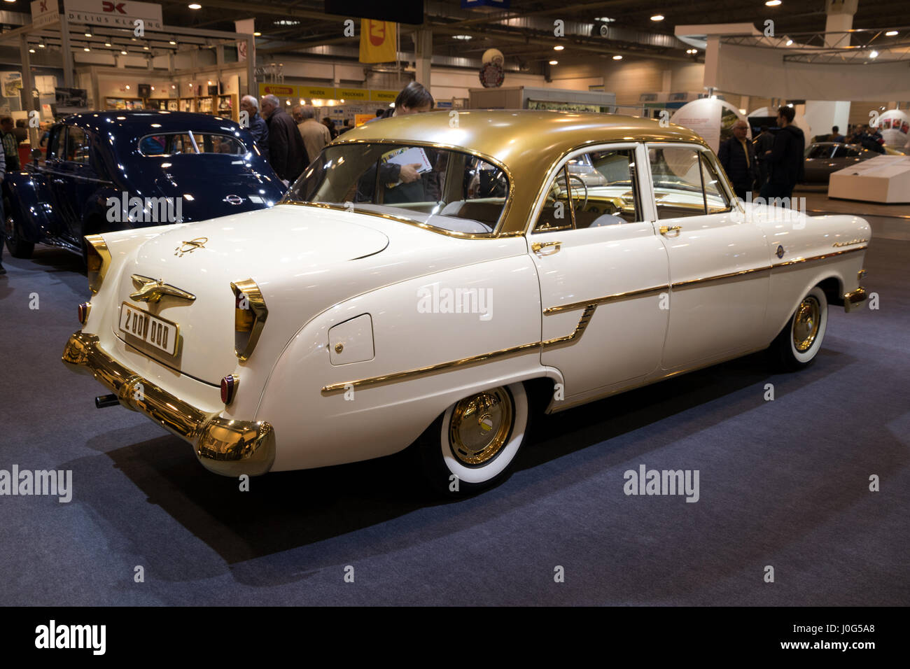 Opel kapitan -Fotos und -Bildmaterial in hoher Auflösung – Alamy