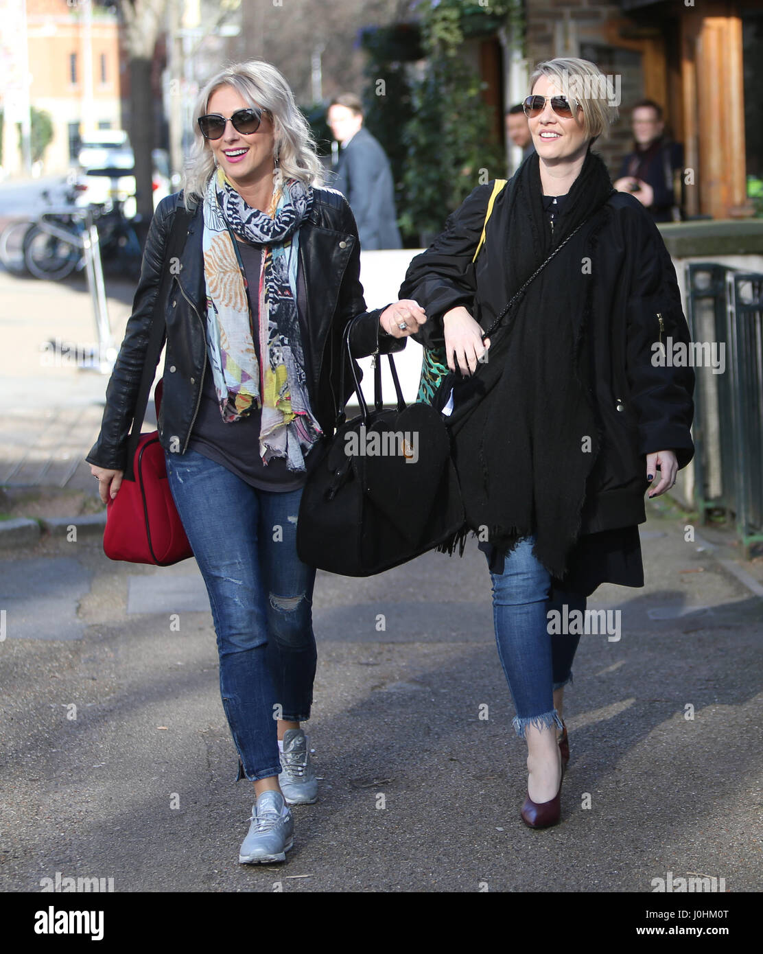 Wenige Schritte vor ITV Studios heute mit: Schritte, Clair Richards ...