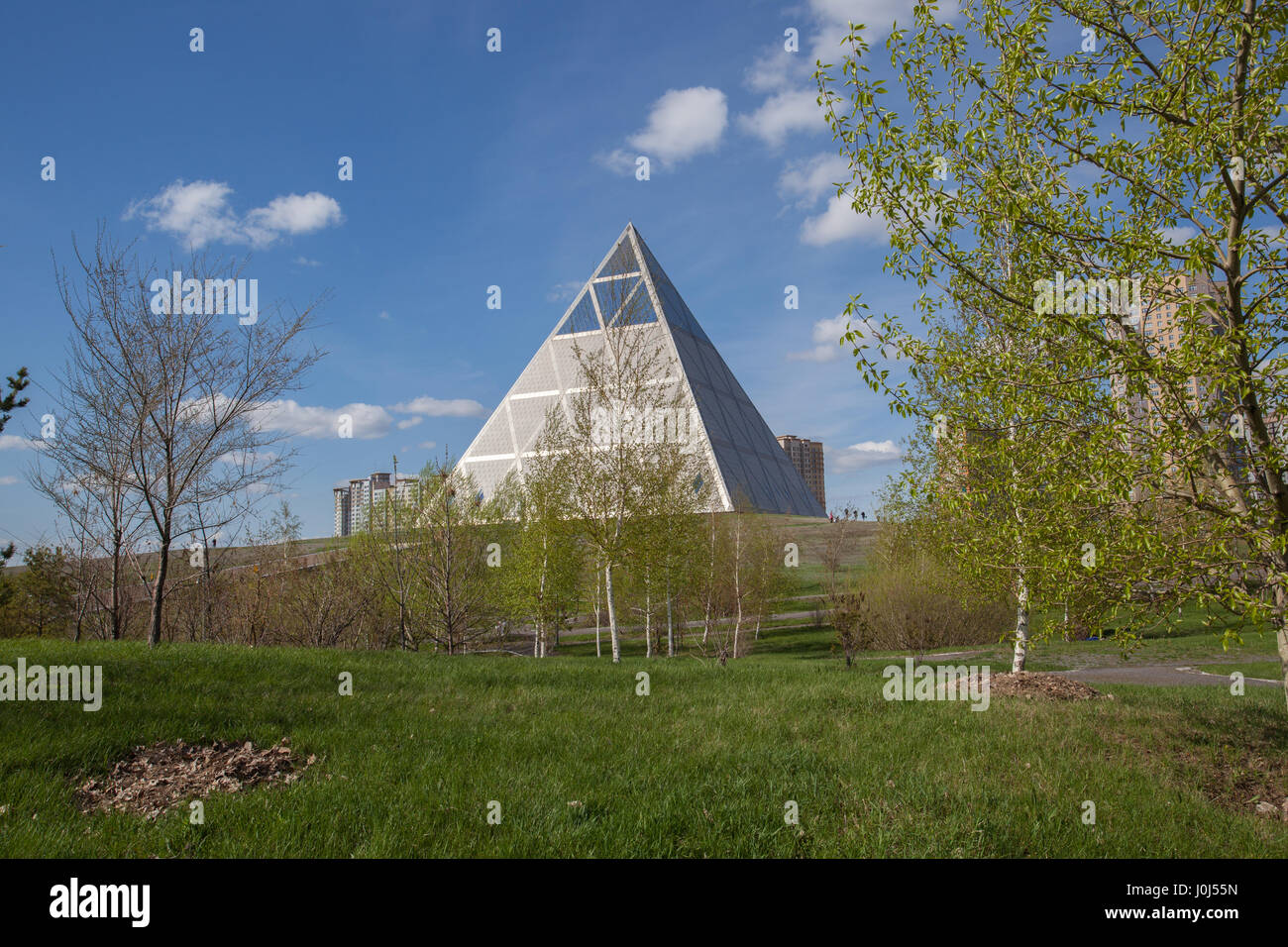 Pyramid of peace and accord -Fotos und -Bildmaterial in hoher Auflösung ...