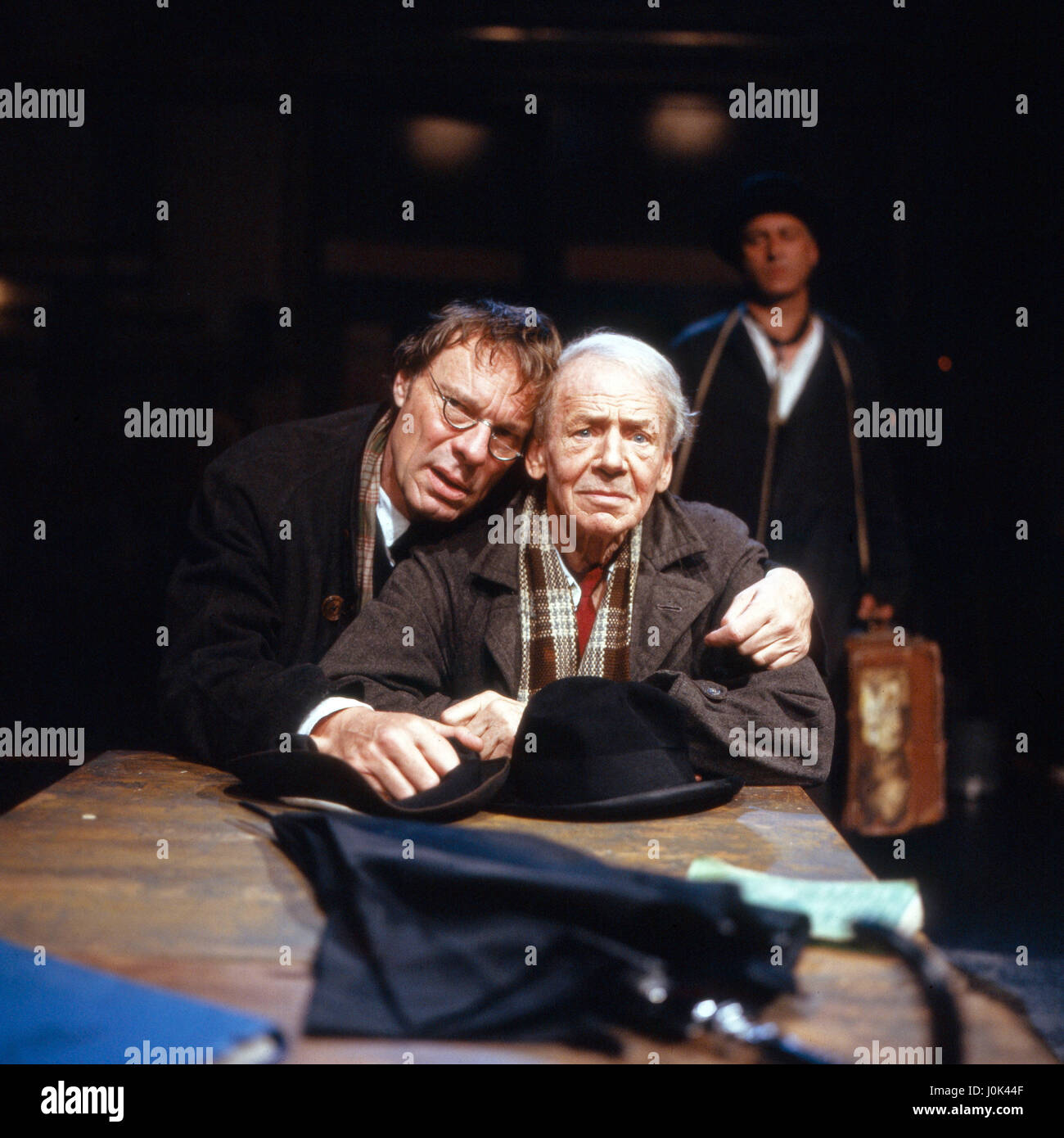 Warten Auf Godot, Schauspiel von Samuel Beckett in Einer Inszenierung ...