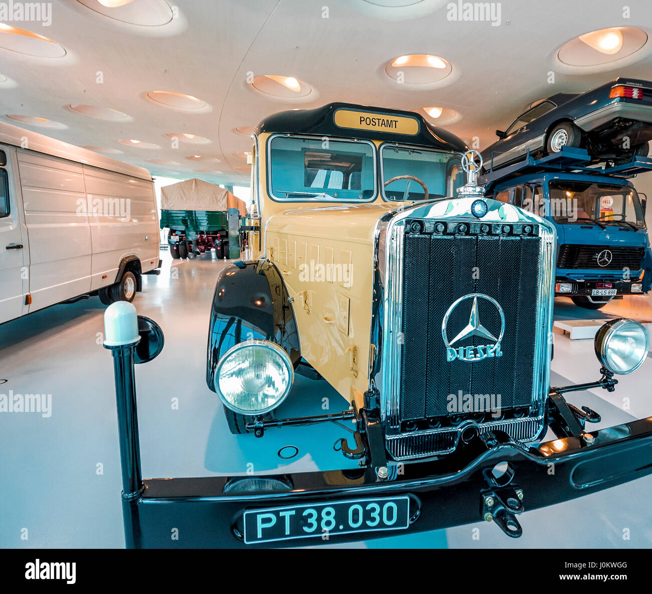 Mercedes museum in stuttgart -Fotos und -Bildmaterial in hoher ...