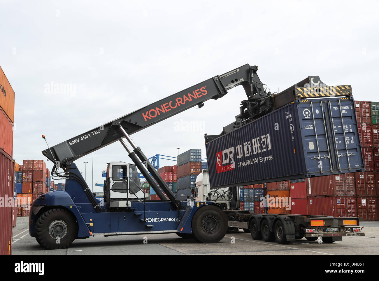Yuxinou zug -Fotos und -Bildmaterial in hoher Auflösung – Alamy