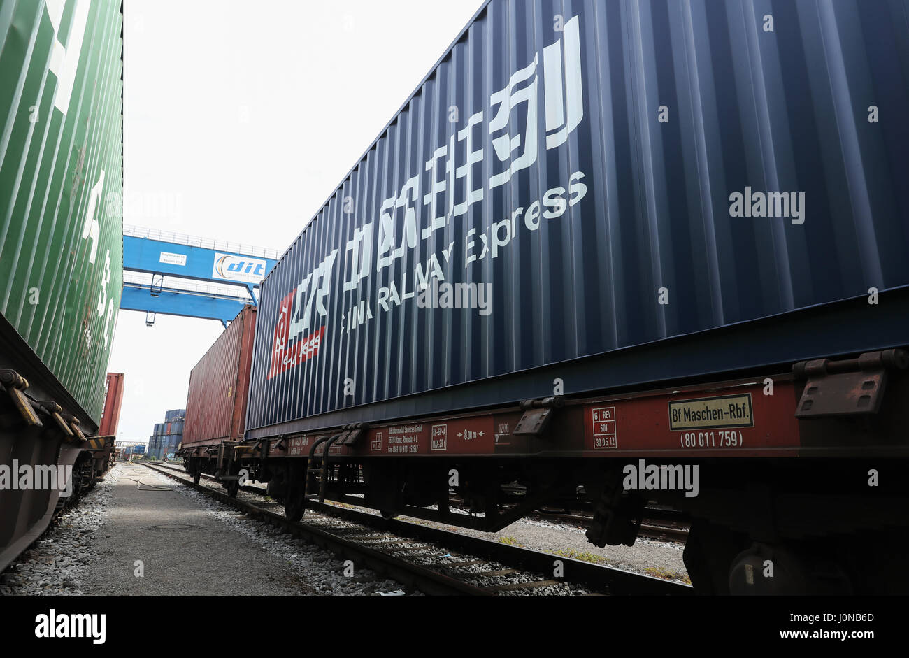 Yuxinou zug -Fotos und -Bildmaterial in hoher Auflösung – Alamy