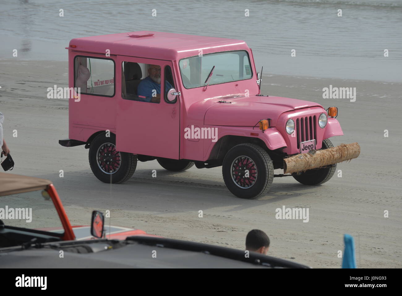 Jeep-Woche in Daytona Beach Tausende von Jeeps am Strand und auf den ...