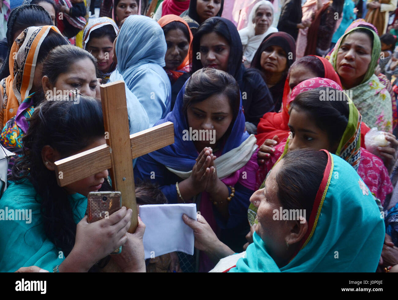 Lahore, Pakistan. 15. April 2017. Pakistanische christlichen Gläubigen ...