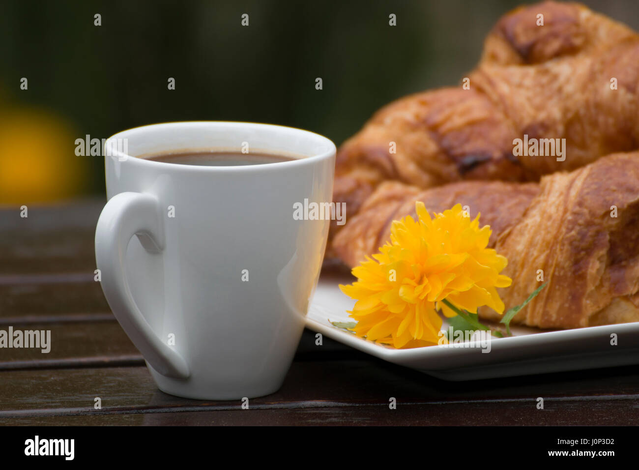 Kaffee gipfeli -Fotos und -Bildmaterial in hoher Auflösung – Alamy