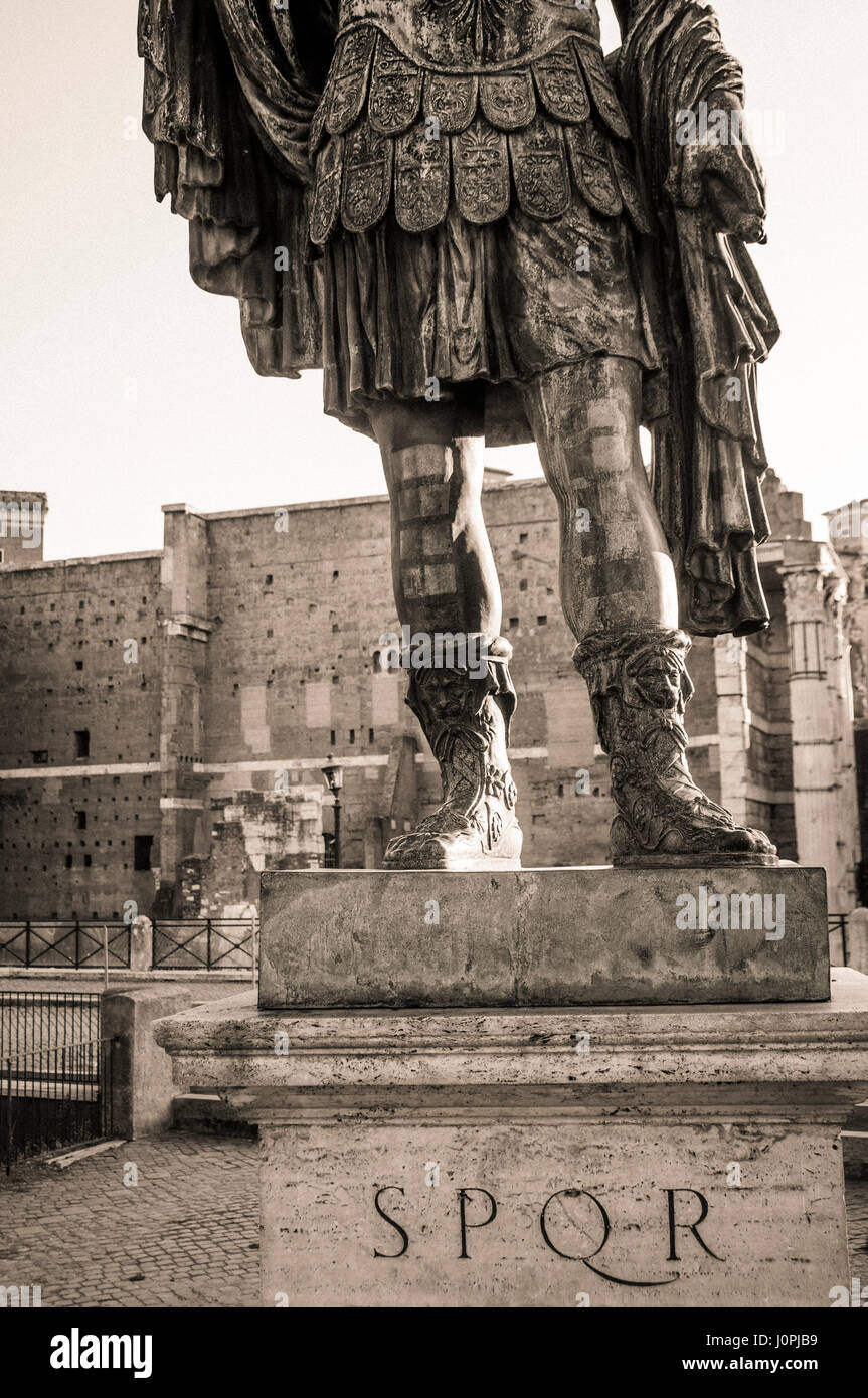 Julius cesar statue -Fotos und -Bildmaterial in hoher Auflösung – Alamy