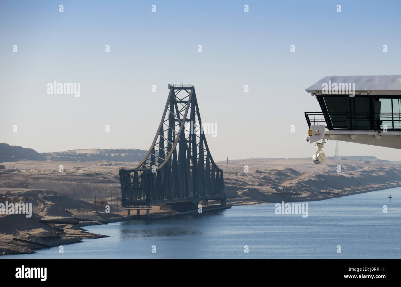 Ismailia, Ägypten. 10. November 2016. Ein Kreuzfahrtschiff geht die El ...