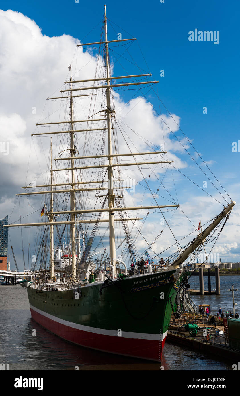 Hamburg, Deutschland. 16. April 2017. Das Museumsboot "Rickmer Rickmers ...
